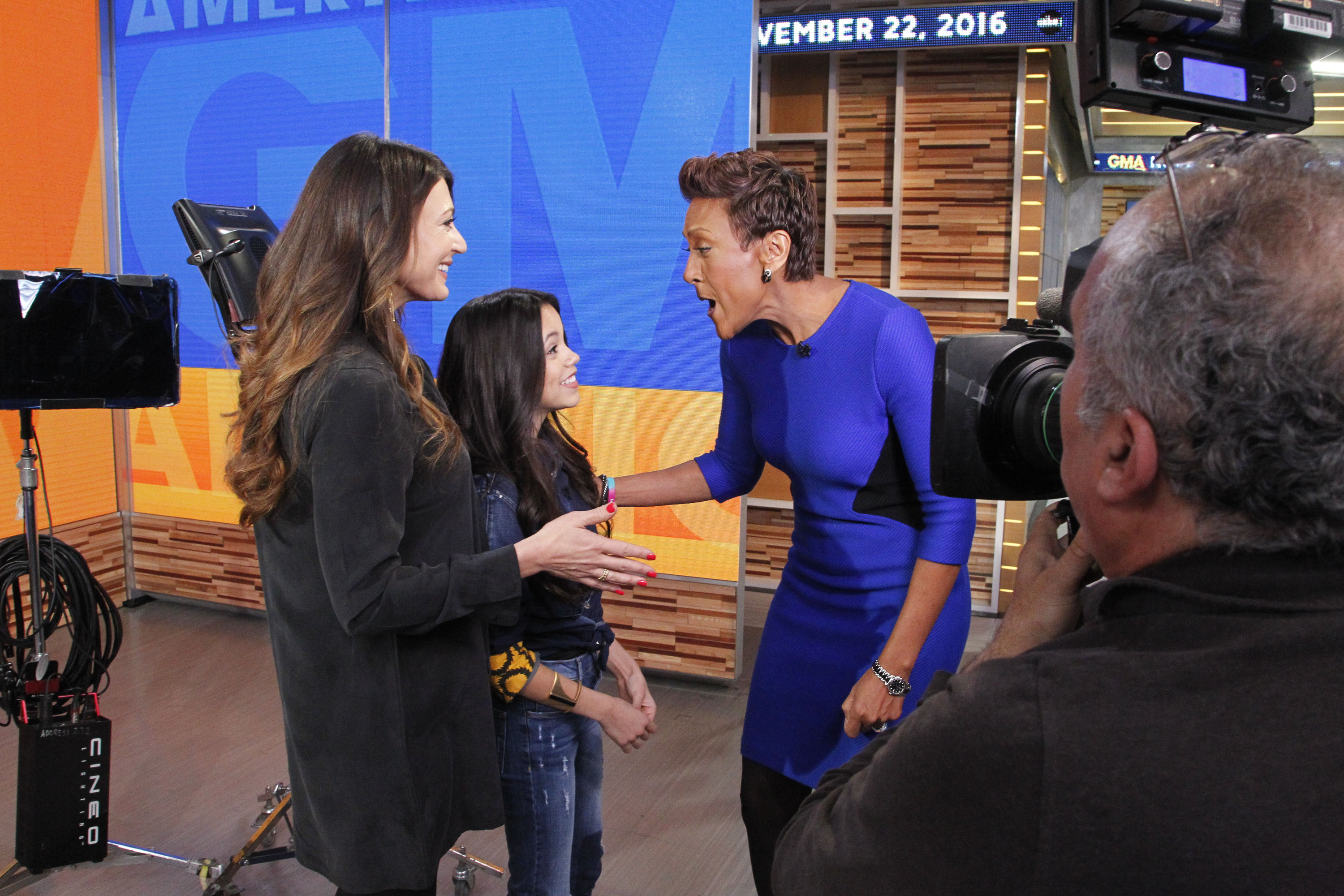 Nov 22 | Good Morning America - 002 - Jenna Ortega World - Photo Gallery