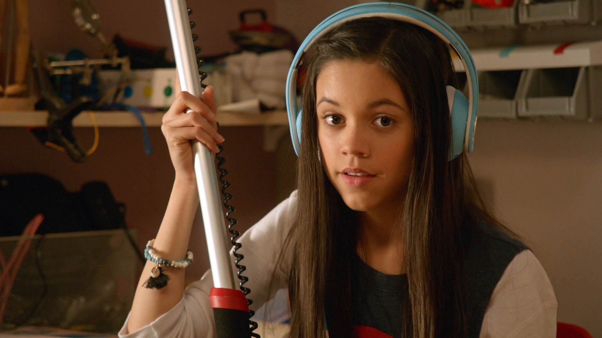 2.14 - Stuck in a New Room - 033 - Jenna Ortega World - Photo Gallery